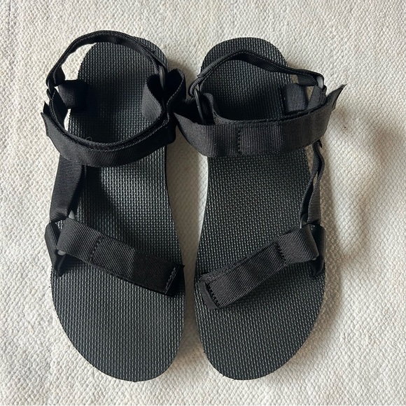 Teva | Shoes | Teva Black Strappy Sandals | Poshmark